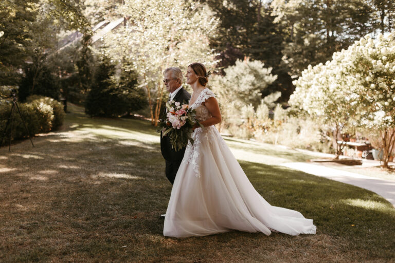 Lush Tropicals: Intimate Wedding in the Pocono Mountains