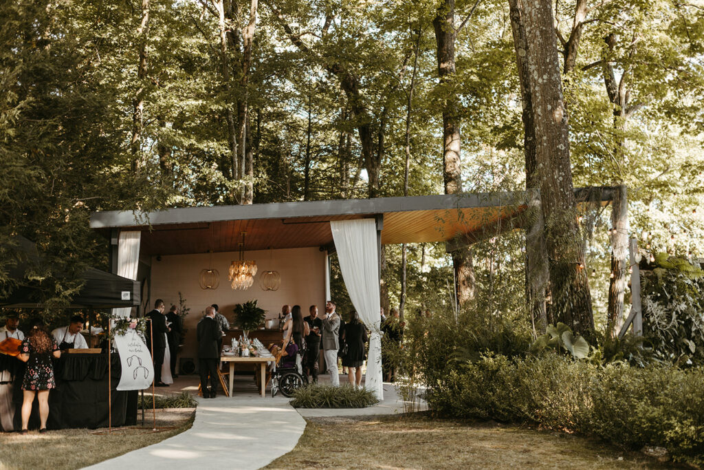 Lush Tropicals: Intimate Wedding in the Pocono Mountains