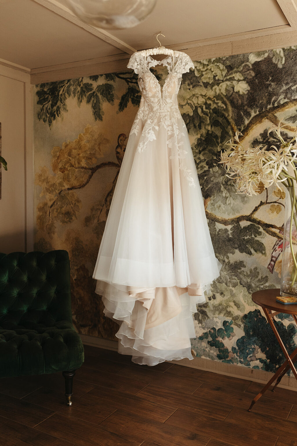 Lush Tropicals: Intimate Wedding in the Pocono Mountains