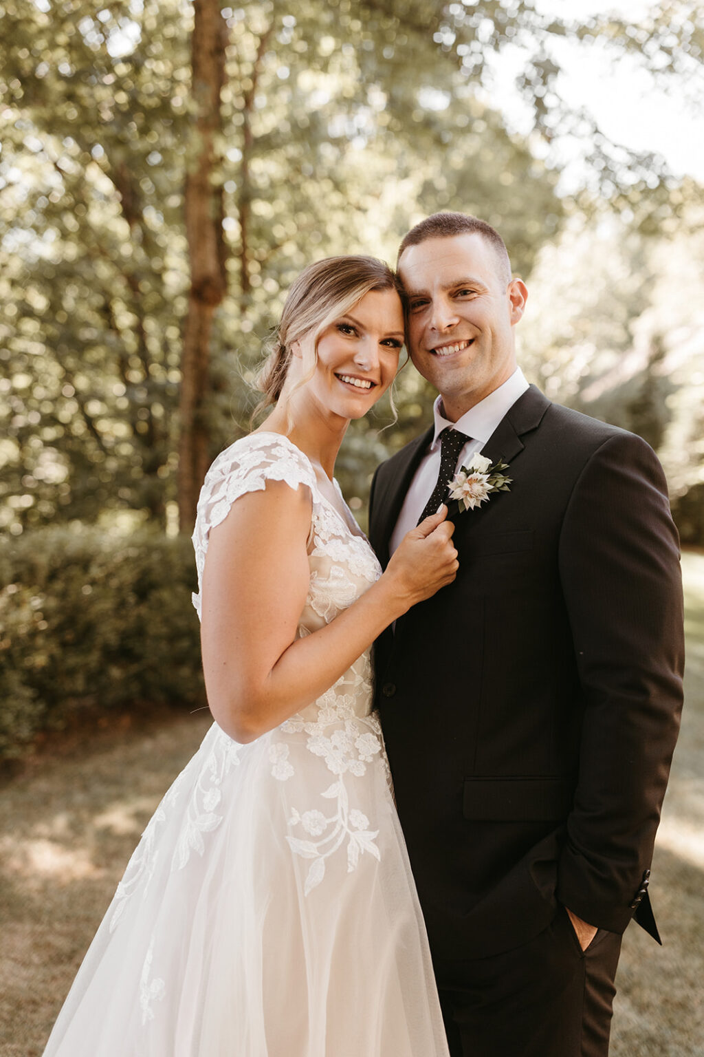 Lush Tropicals: Intimate Wedding in the Pocono Mountains