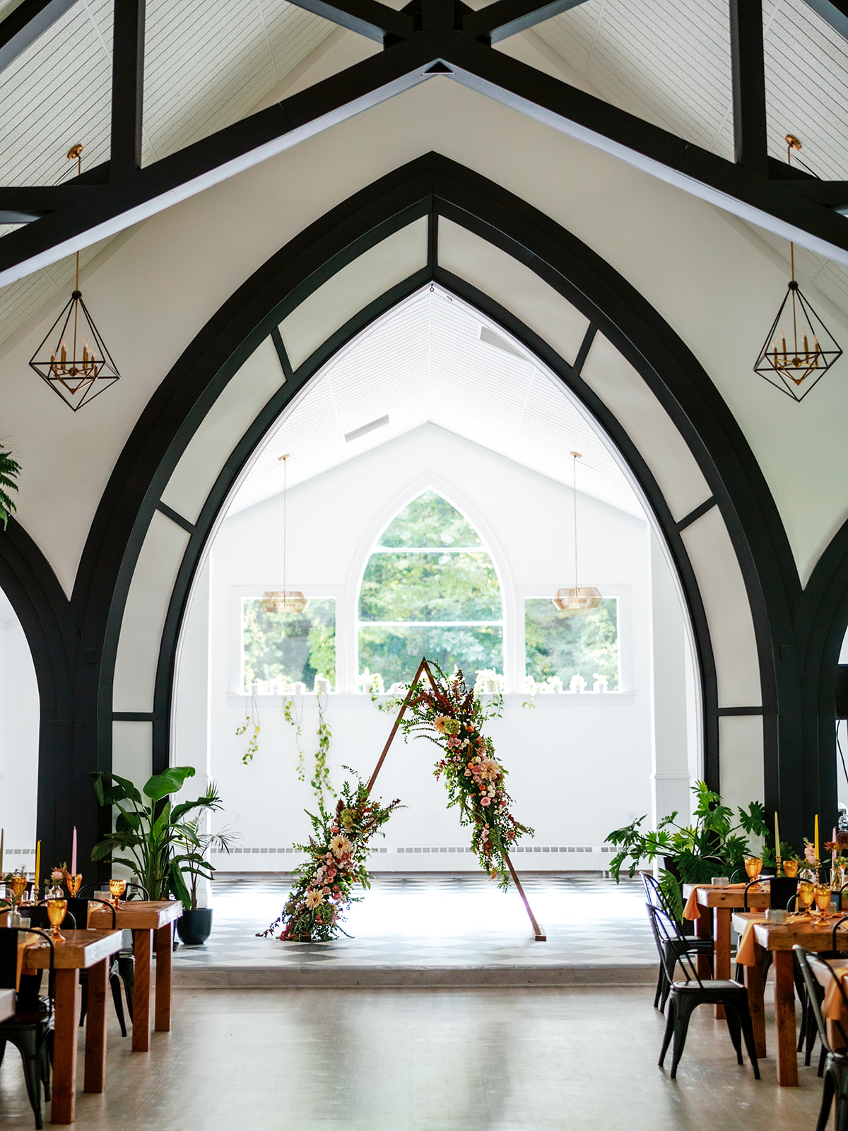 Modern & Colorful Autumn Wedding at Pocono Palms