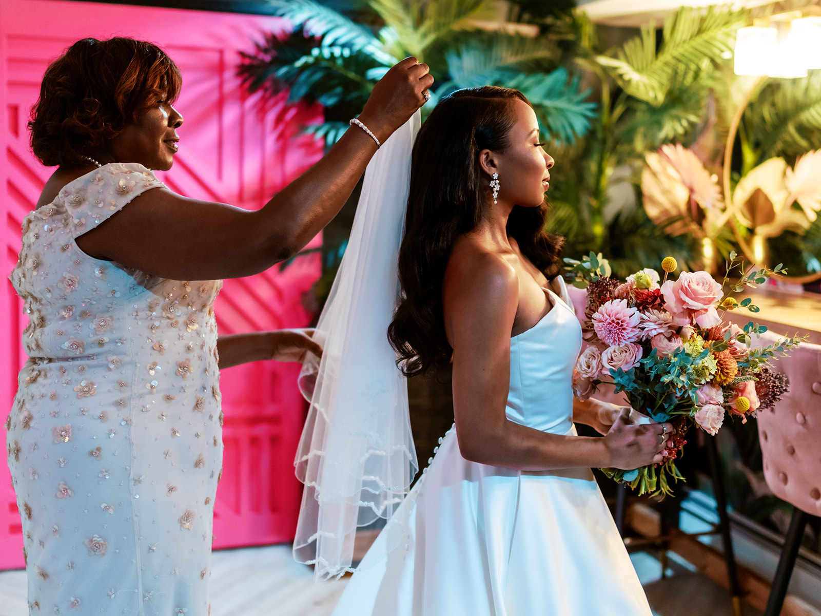 Modern & Colorful Autumn Wedding at Pocono Palms