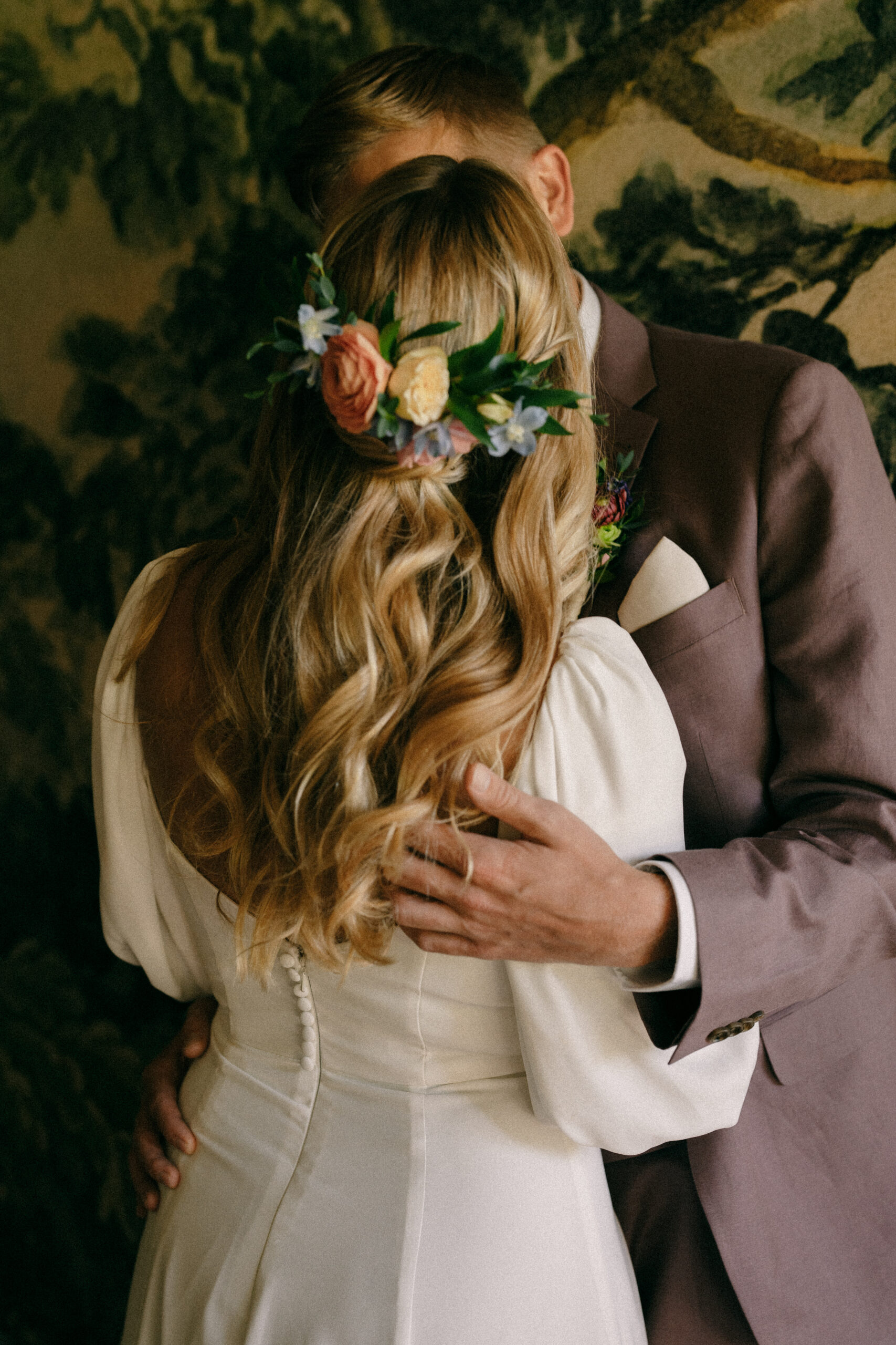 Microwedding with Early Fall Tones